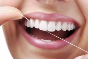 Right Way to Floss Your Teeth (Guide and Video) | UtoDent.com